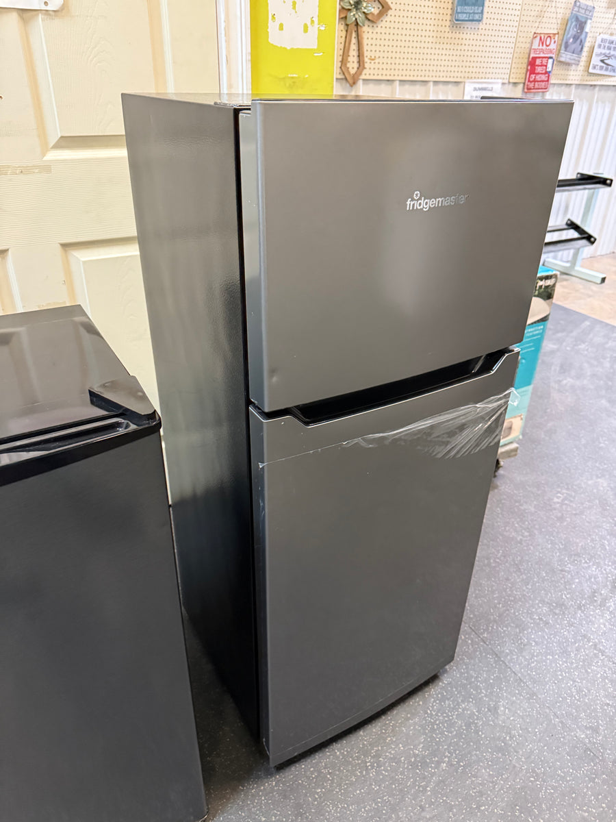 Fridgemaster 4.4 Cu. Ft. Compact Refrigerator! (USED - WORKS GREAT ...